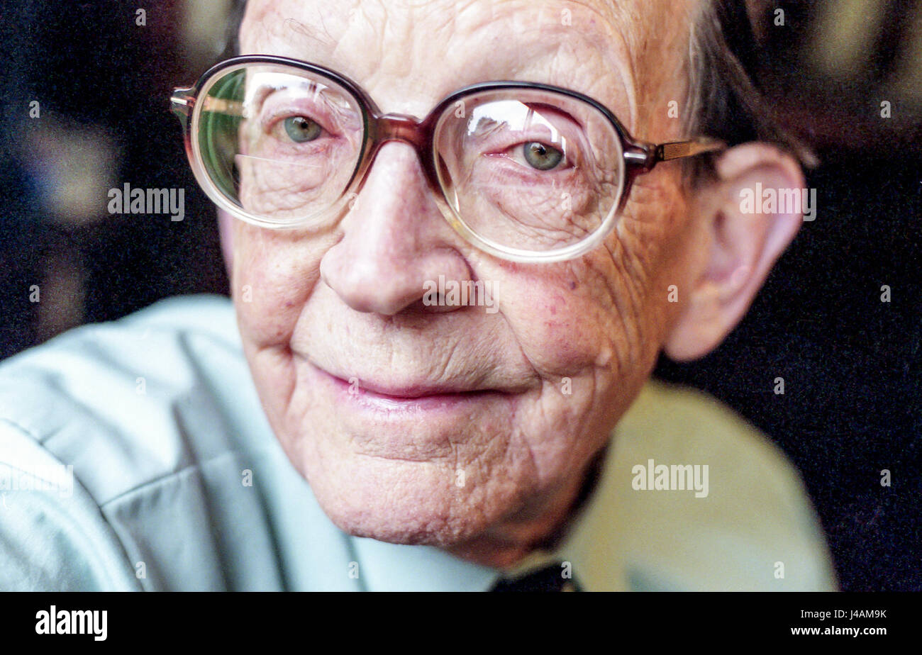 Kenneth Lee, a second-world-war survivor of the Colditz prisoner-of-war ...