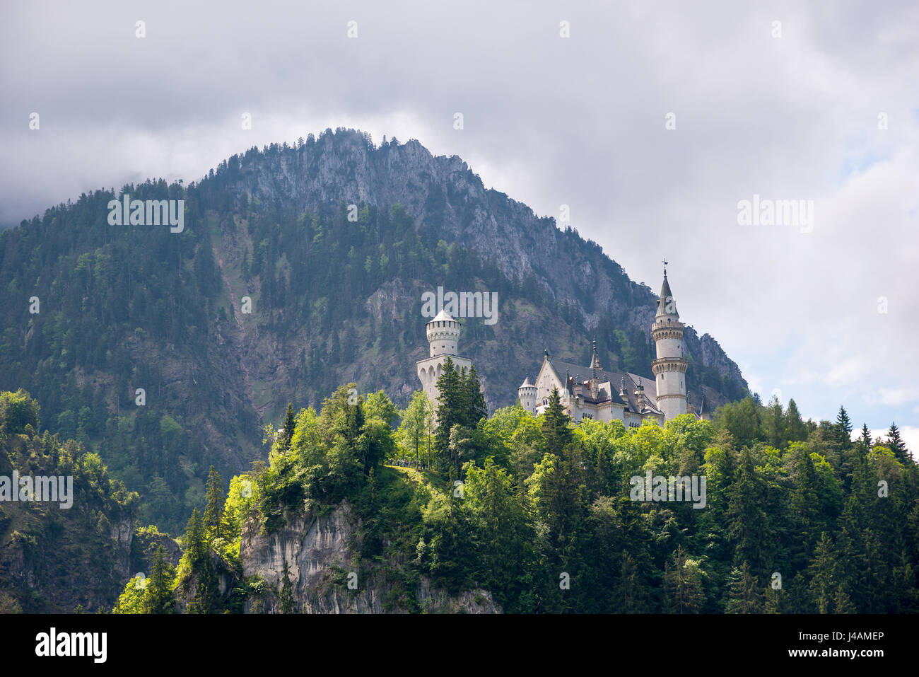 The magnificent New Swan Stone Castle - Schloss Neuschwanstein perched ...