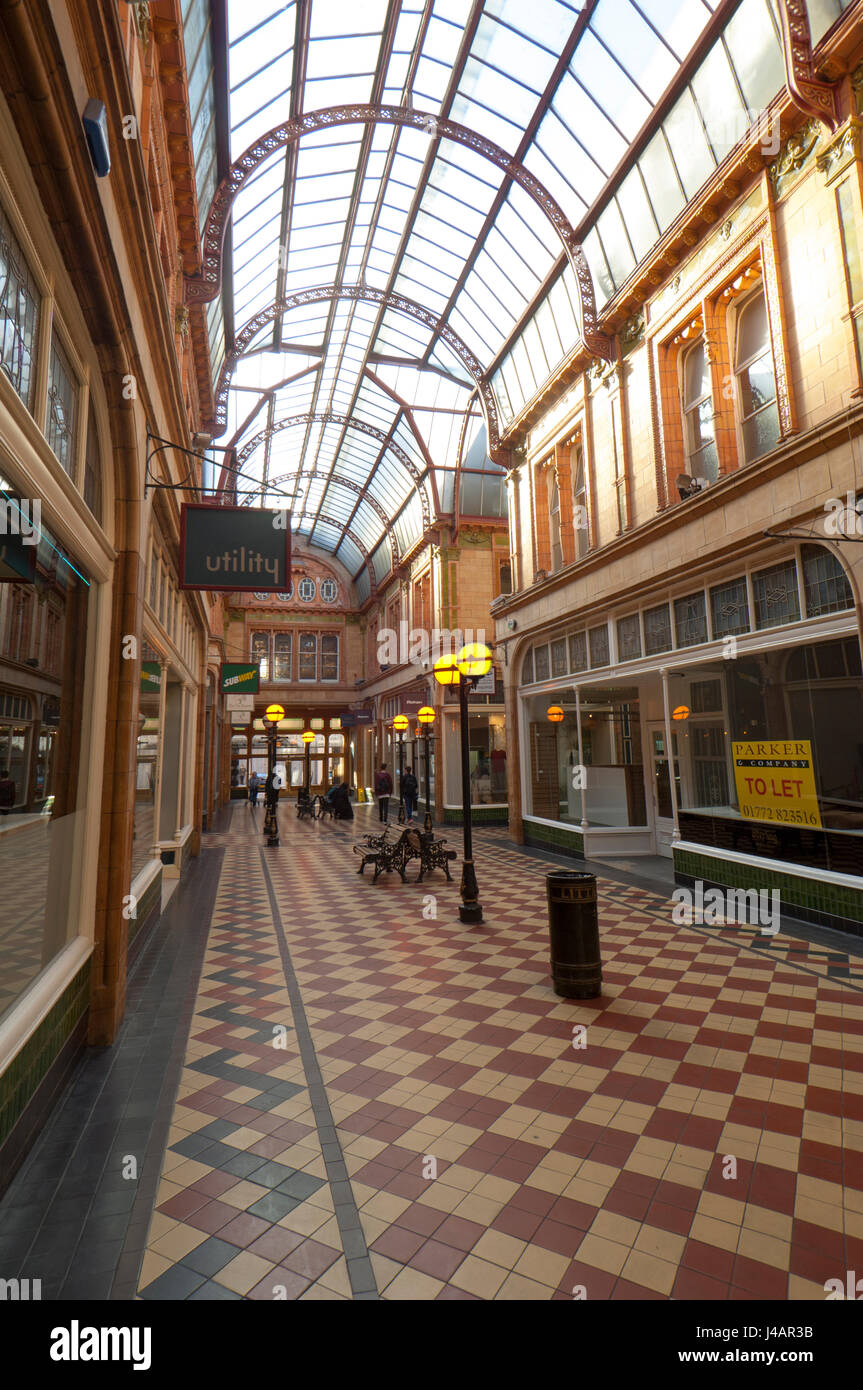 Shopping sutton hi-res stock photography and images - Alamy