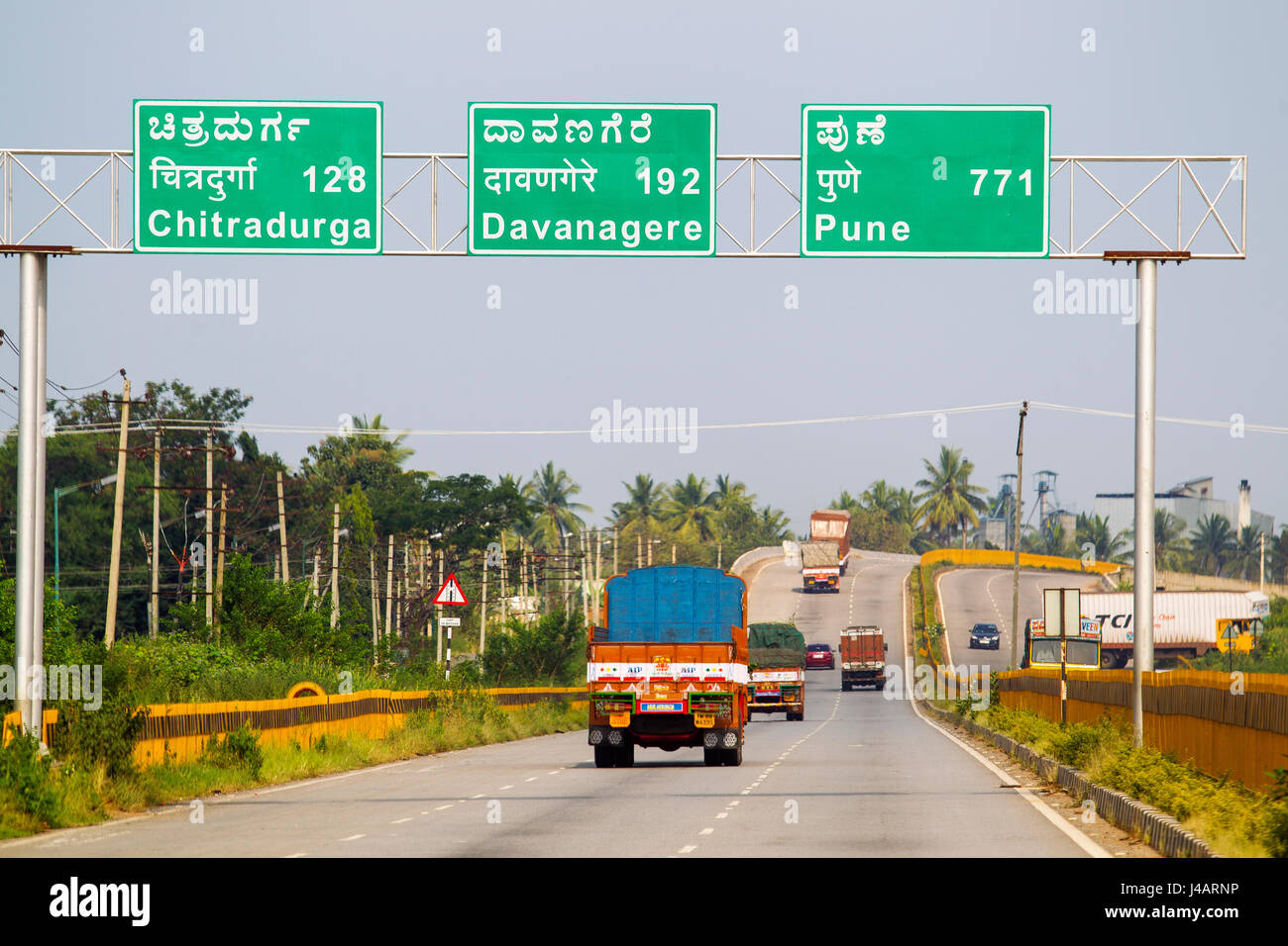 Indian road sign hi-res stock photography and images - Alamy