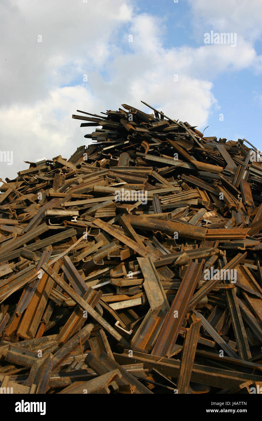 the tip of the scrap mountain Stock Photo - Alamy