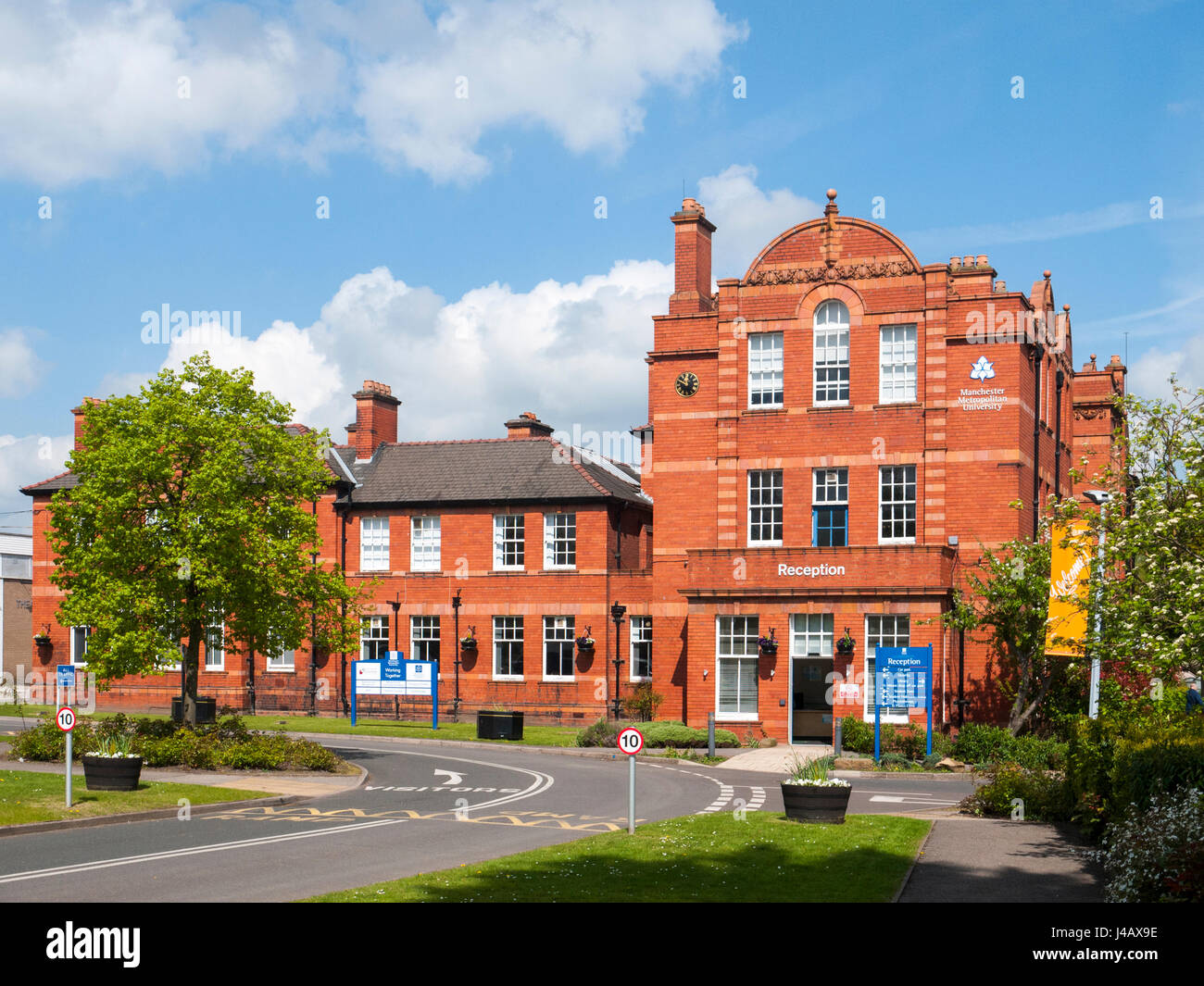 Crewe library building hi-res stock photography and images - Alamy