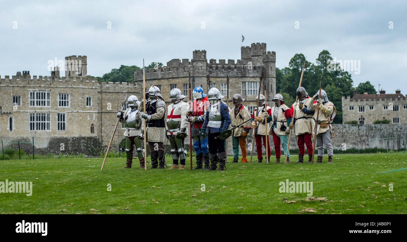 Medieval foot soldier hi-res stock photography and images - Alamy