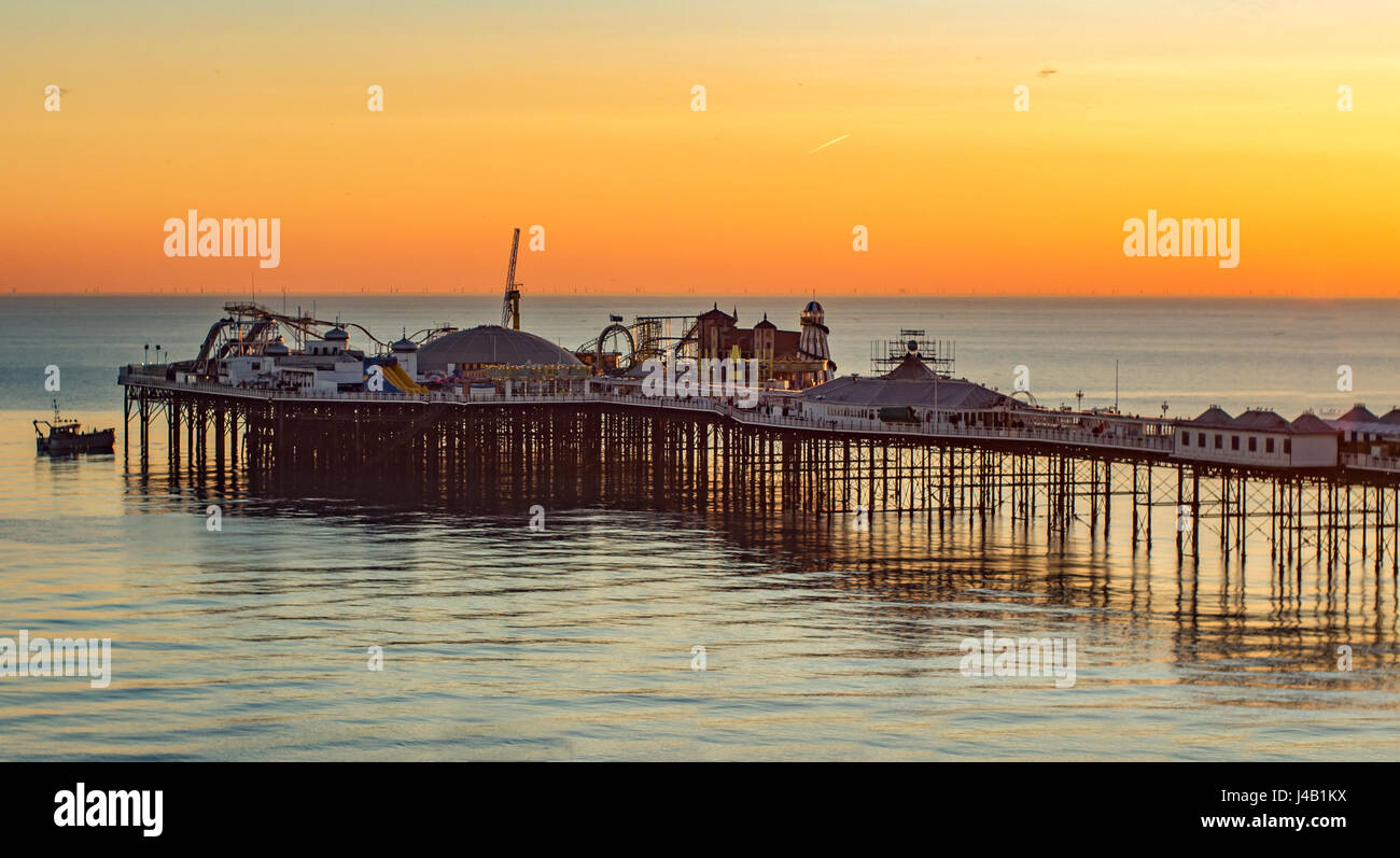Brighton pier england sunset hi-res stock photography and images - Alamy