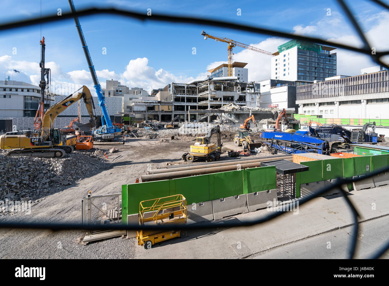 Machine demolition hi-res stock photography and images - Alamy