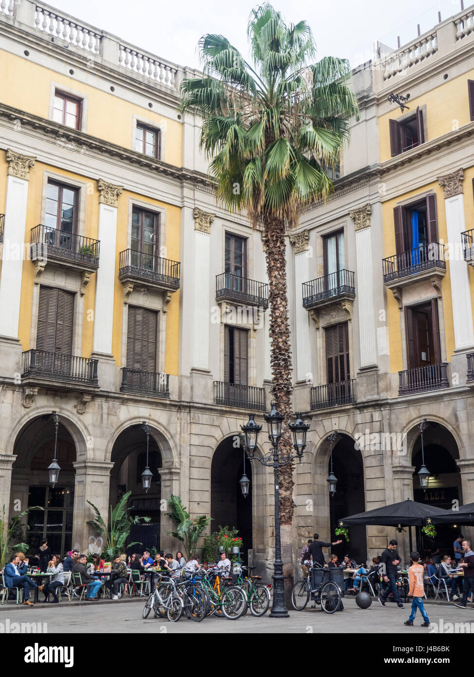 Placa reial barcelona spain hi-res stock photography and images - Alamy