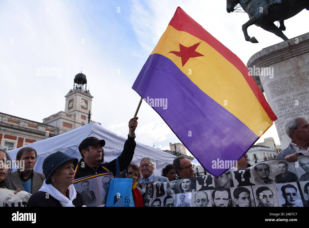 Spanish republican flag hi-res stock photography and images - Alamy