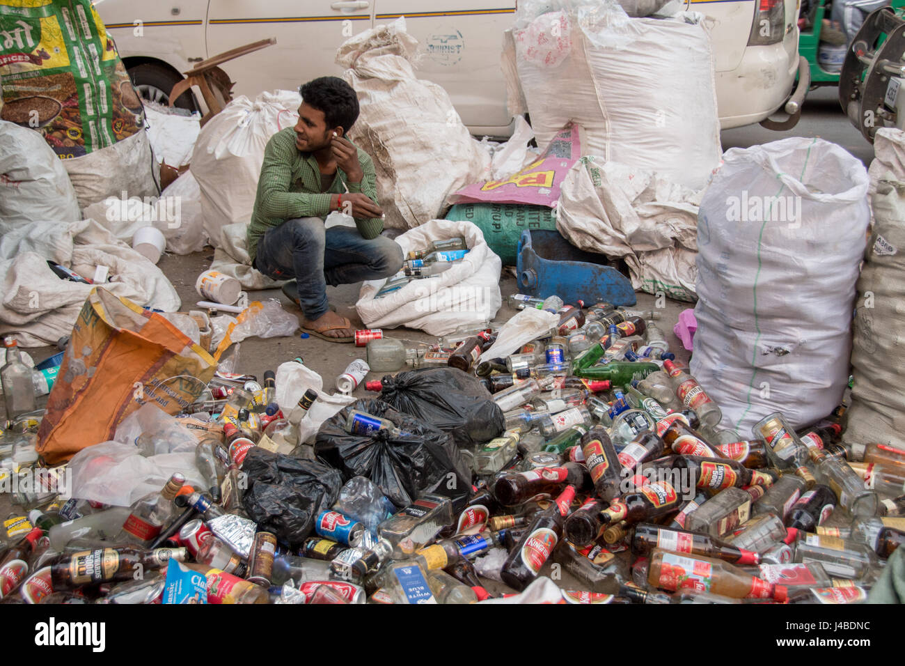 Cleaning garbage india hi-res stock photography and images - Alamy