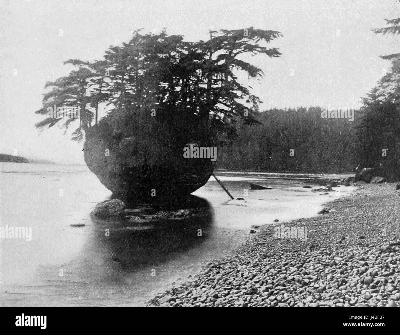 Egg shaped rock hi-res stock photography and images - Alamy