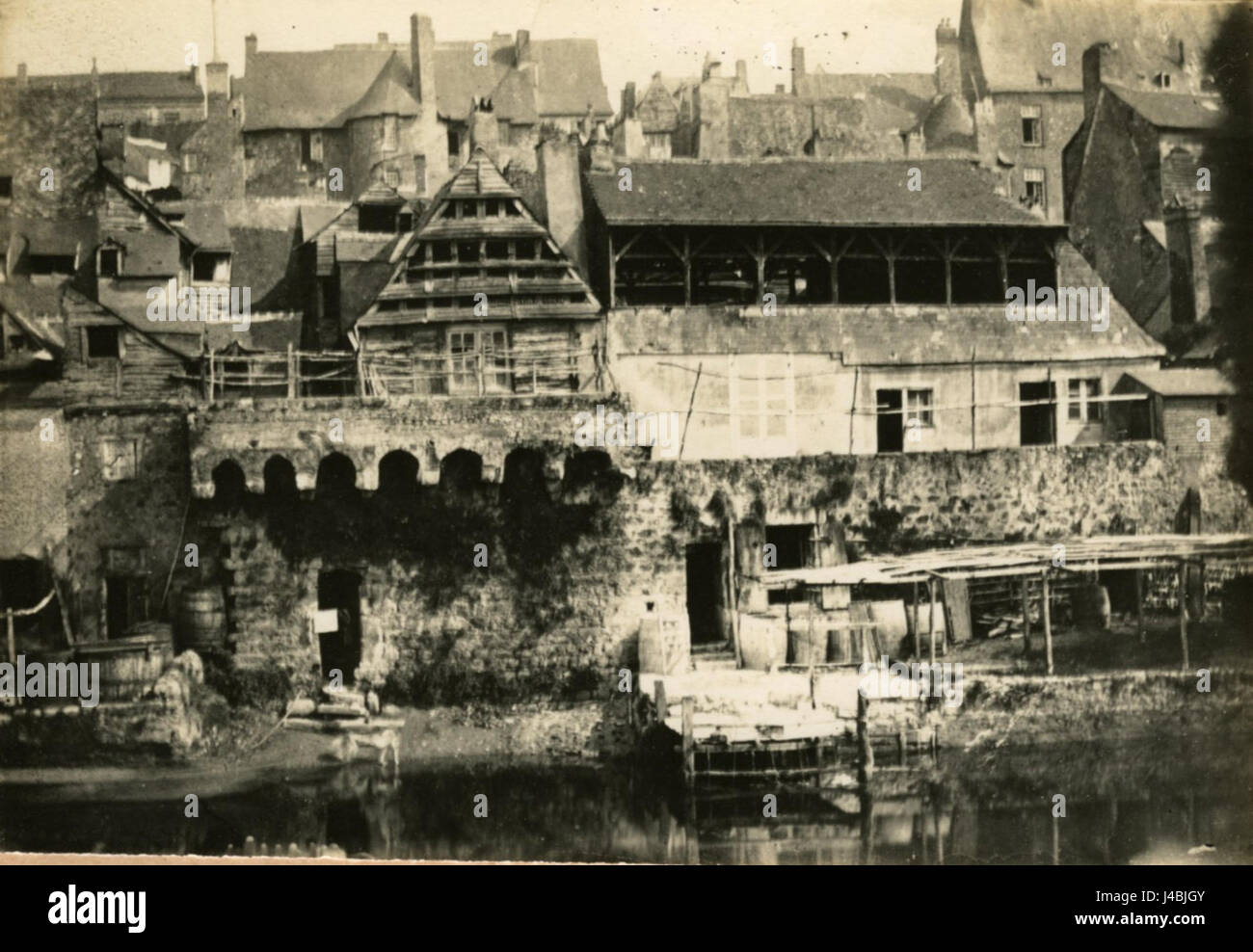 The Quartier des Tanneries (6) refers to a district or area, possibly ...