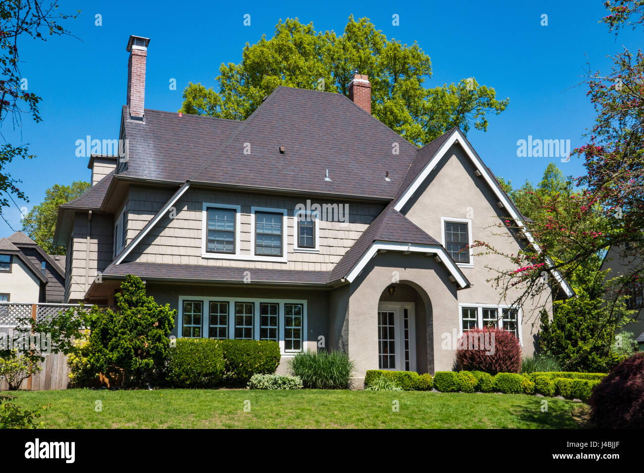 Craftsman house hi-res stock photography and images - Alamy