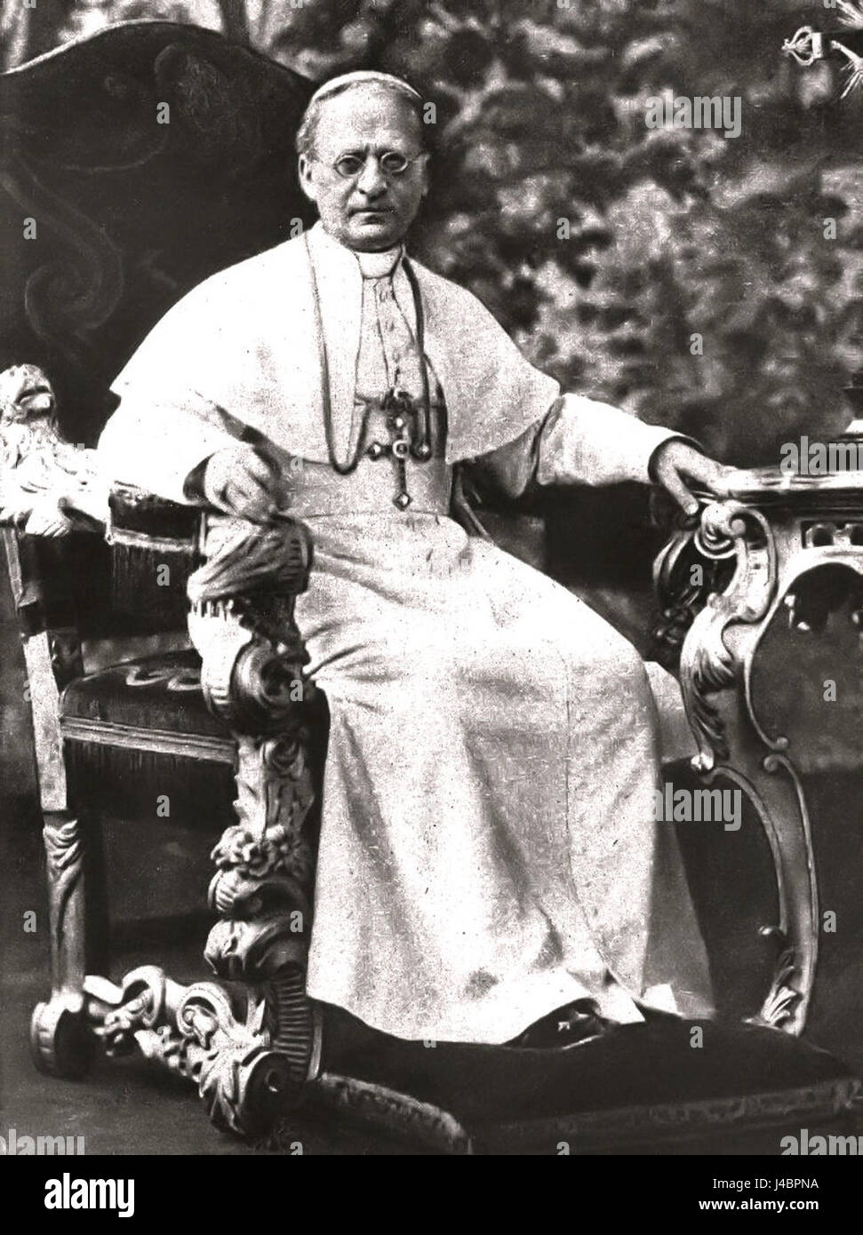 Paus Pius XI op Zijn Troon Stock Photo - Alamy