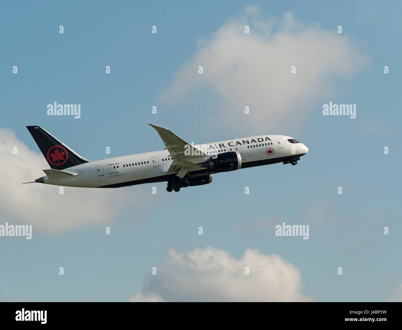 Air Canada plane airplane Boeing 787 Dreamliner painted new livery ...