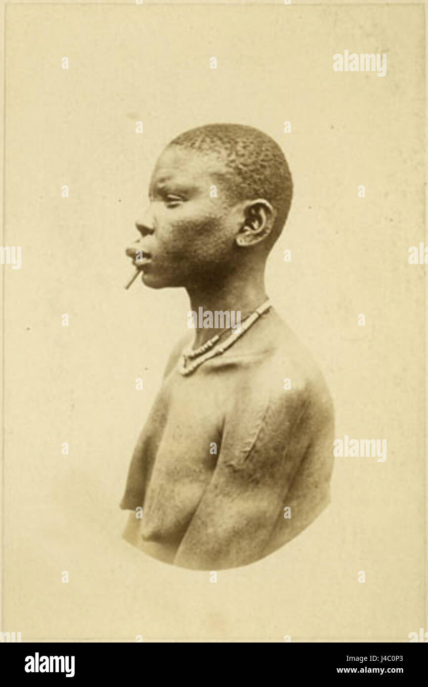 Baka tribe hi-res stock photography and images - Alamy