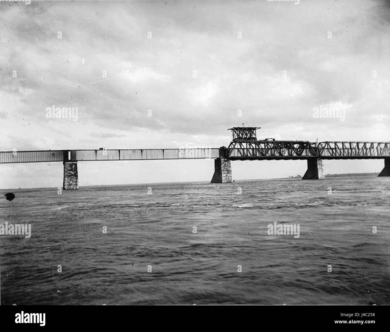 Victoria bridge in montreal hi-res stock photography and images - Alamy