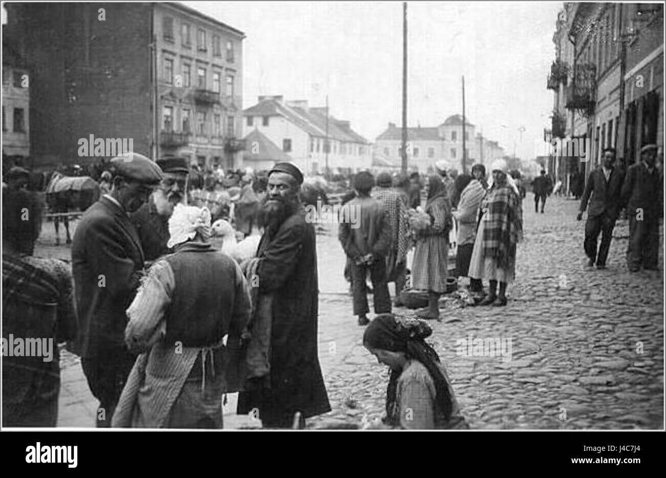 World war ii 2 jewish ghetto life hi-res stock photography and images ...