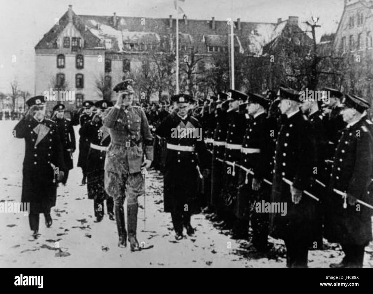 'RaederYVonBlombergEnKiel1933' refers to an event or document involving ...