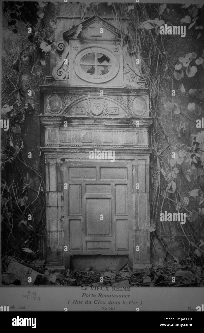 Porte clou hi-res stock photography and images - Alamy