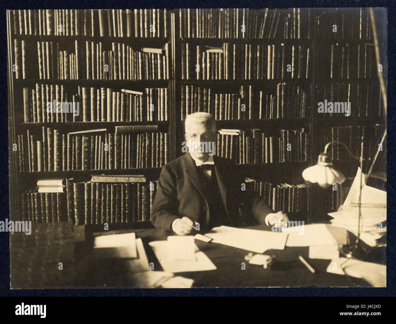 Pedro Montt en su despacho Stock Photo - Alamy