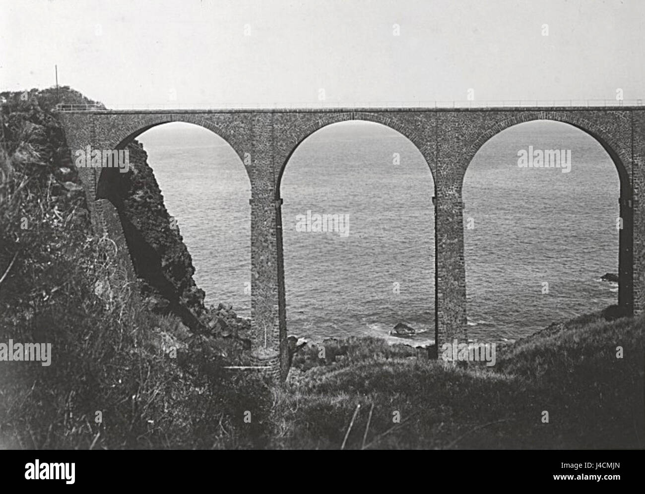 Bridge over ravine hi-res stock photography and images - Alamy