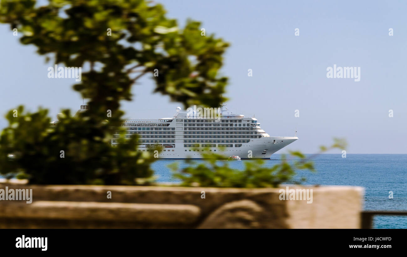 Illuminated cruise ship docked hi-res stock photography and images - Alamy