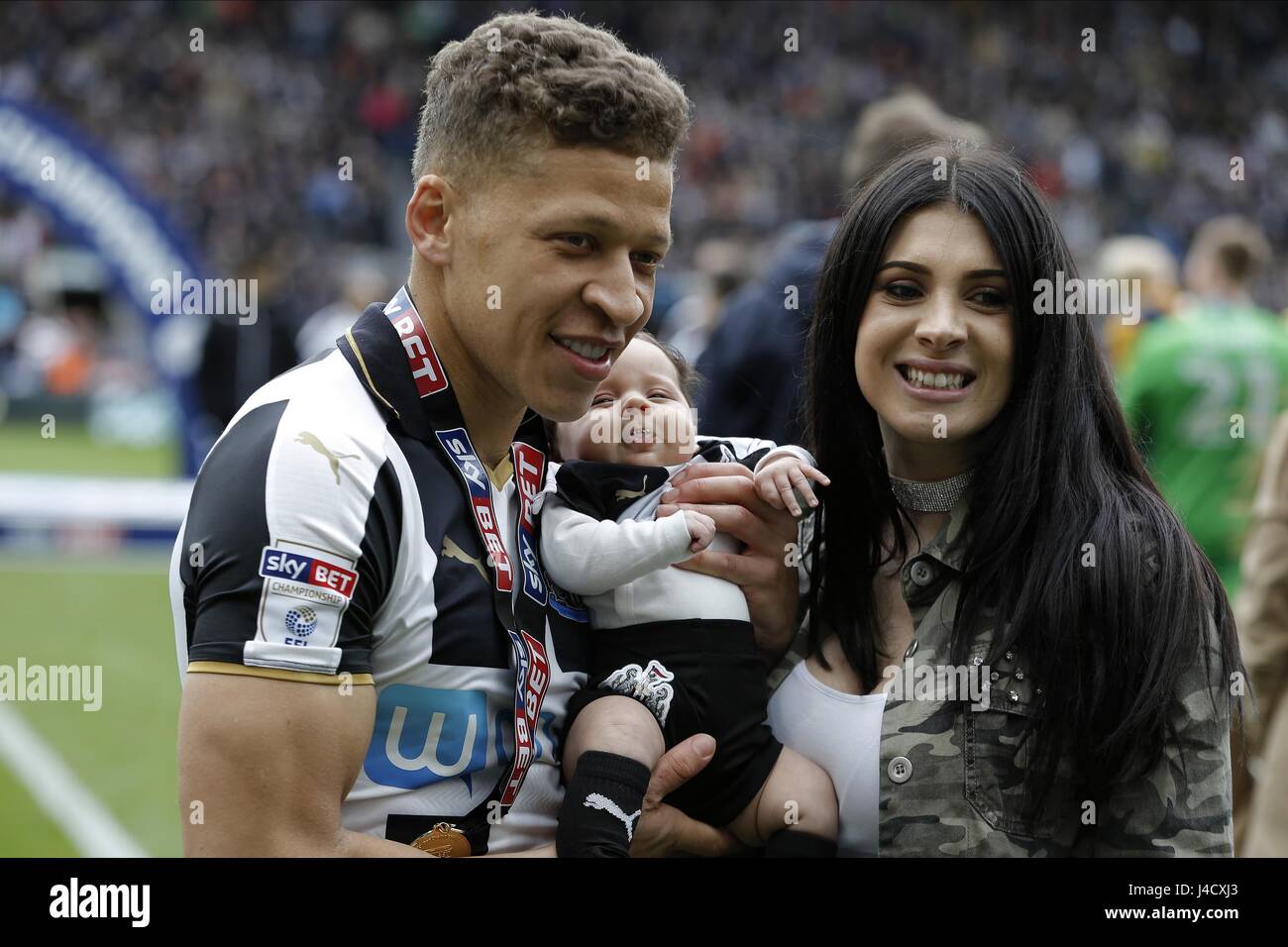 Dwight gayle of newcastle united hi-res stock photography and images ...