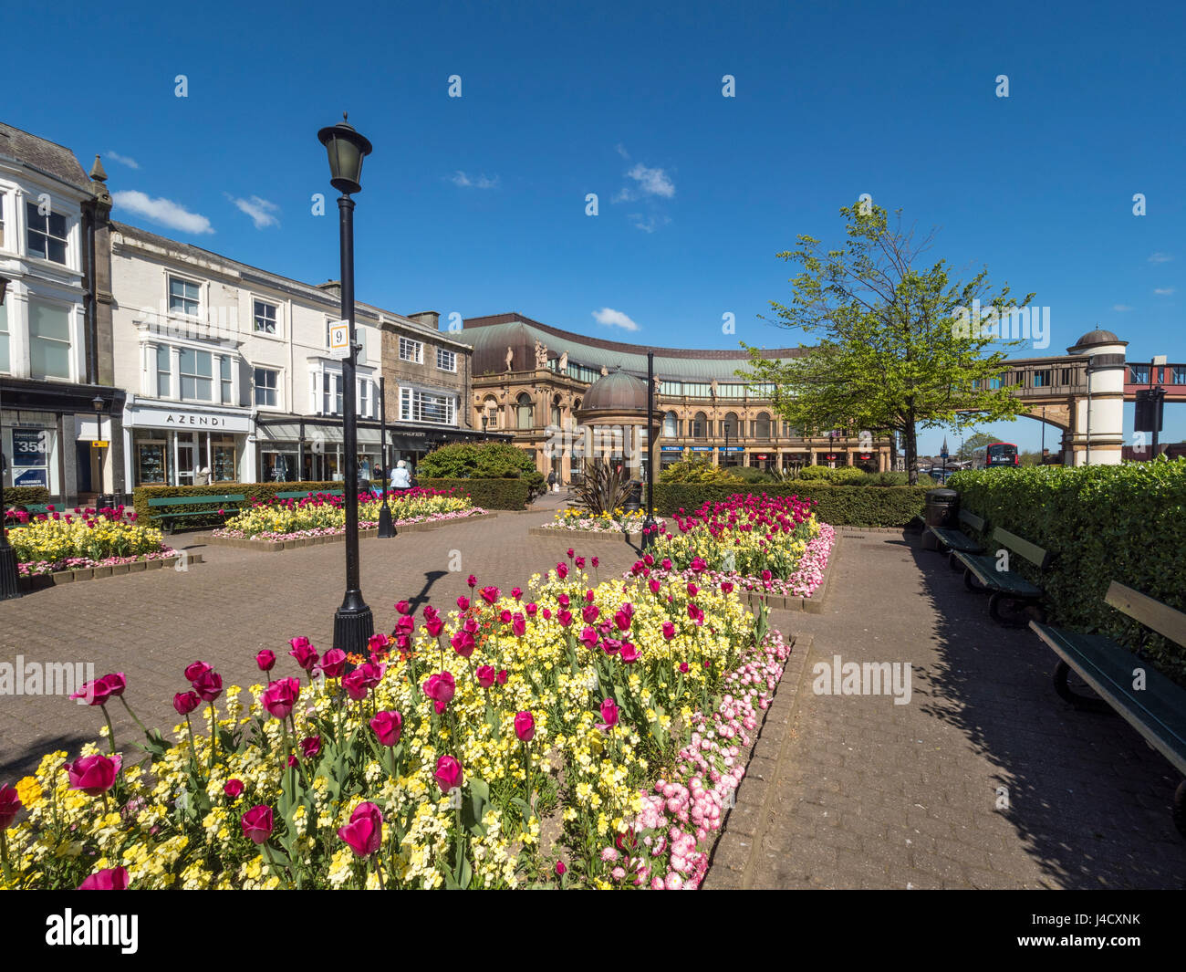 English Town Centre Harrogate High Resolution Stock Photography and ...