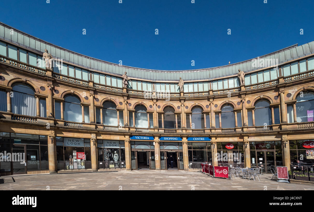 Victoria Gardens and Victoria Shopping Centre, Station Parade ...