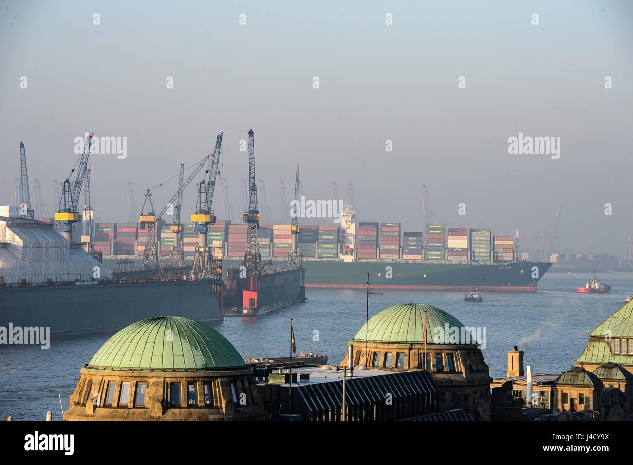 Titan container ship hi-res stock photography and images - Alamy