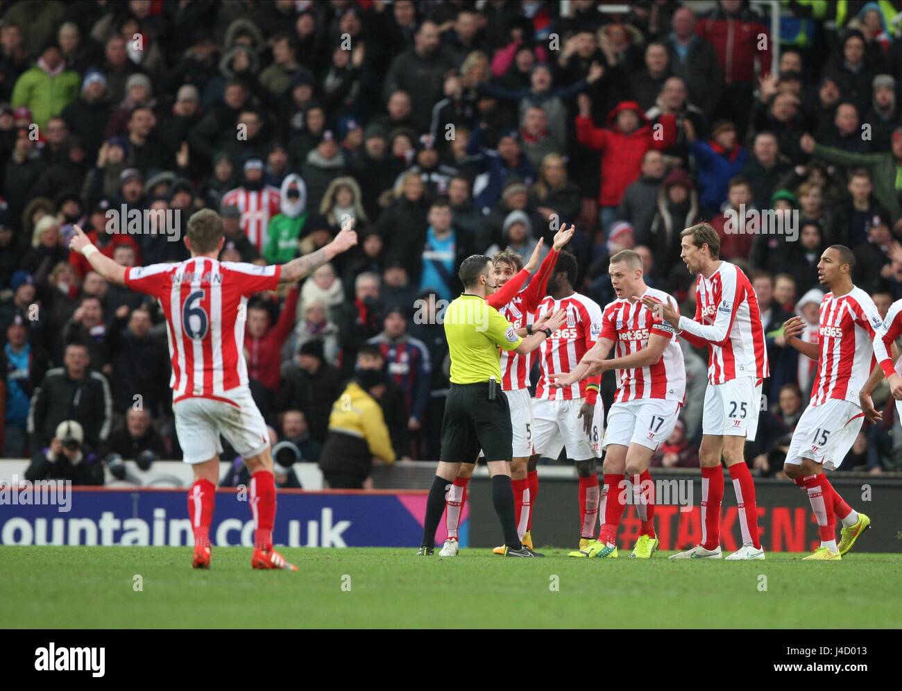 MICHAEL OLIVER & STOKE PLAYERS STOKE CITY V MANCHESTER UNITED THE ...