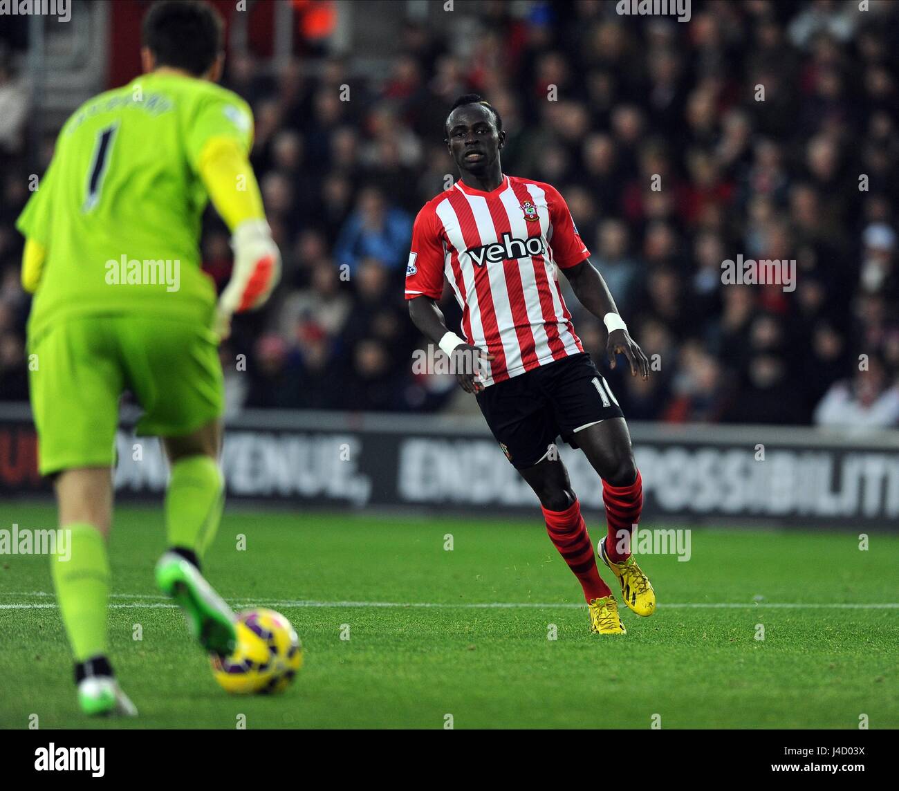 SADIO MANE OF SOUTHAMPTON AND SOUTHAMPTON V ARSENAL ST MARY'S STADIUM ...