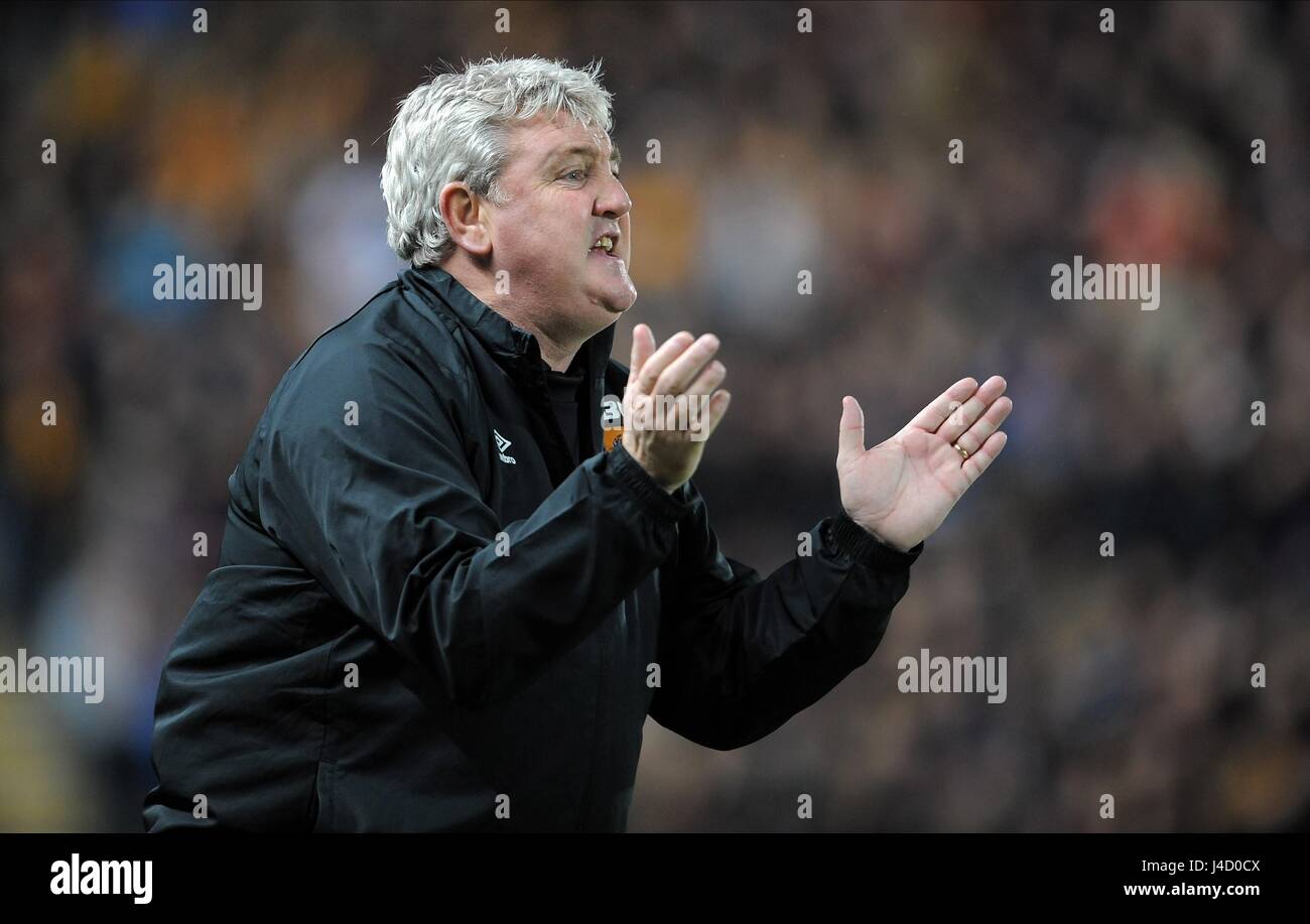 STEVE BRUCE HULL CITY FC MANAGER HULL CITY FC MANAGER KC STADIUM HULL ...