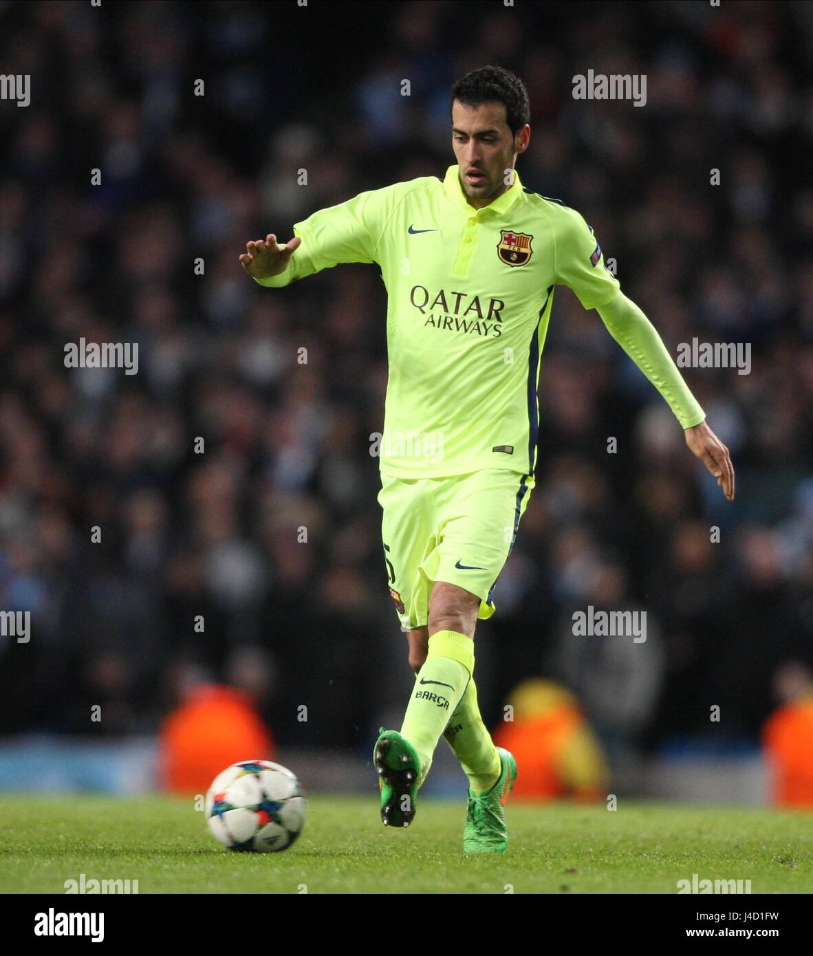 SERGIO BUSQUETS FC BARCELONA FC BARCELONA ETIHAD STADIUM MANCHESTER ...