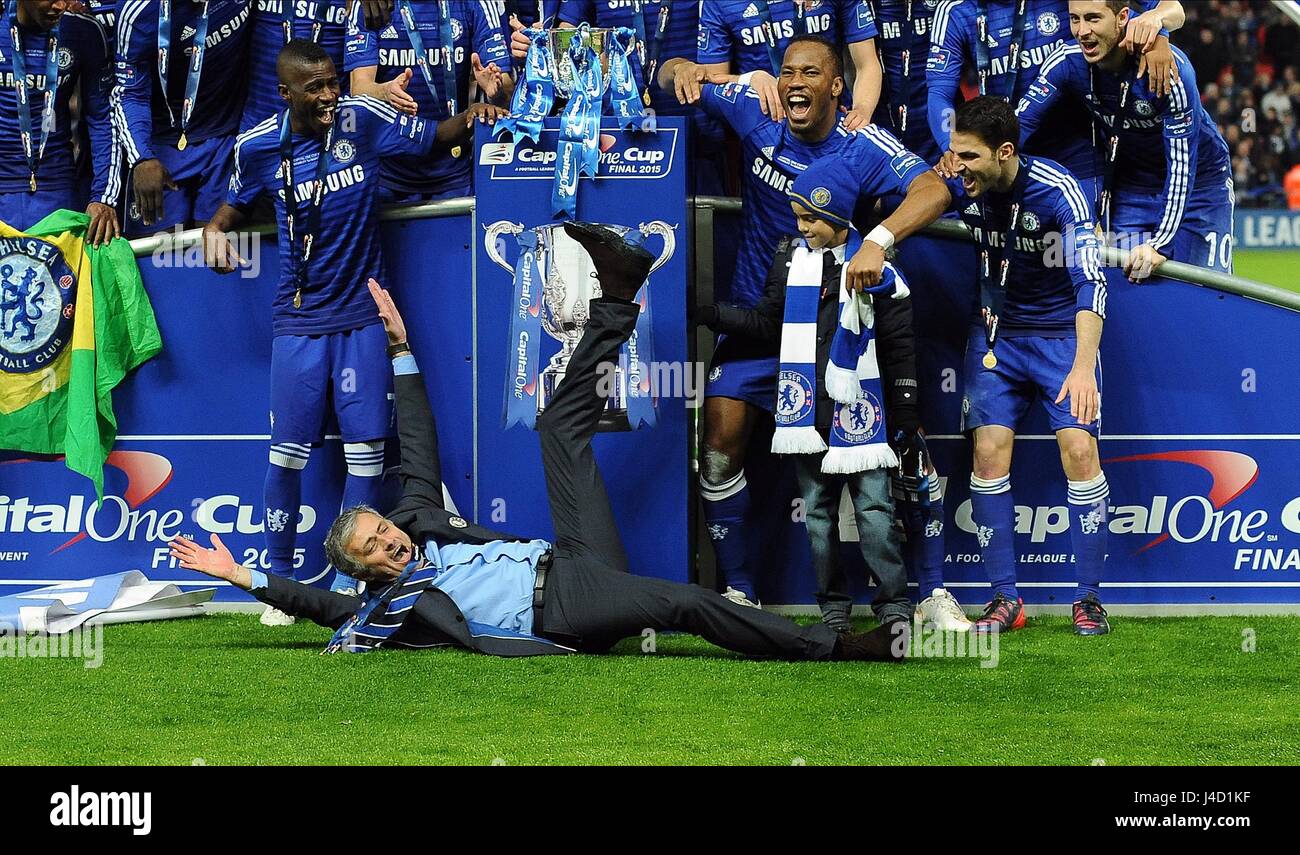 The england team celebrate winning the cup hi-res stock photography and ...