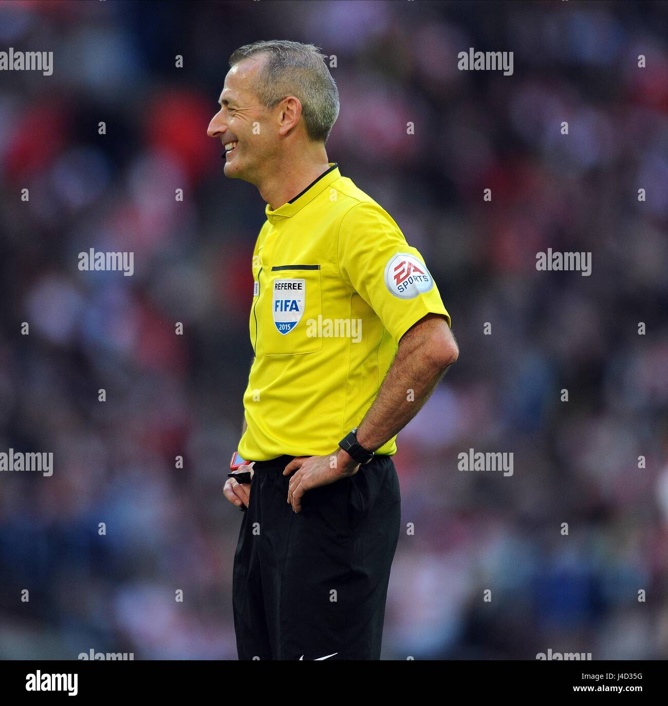 REFEREE MARTIN ATKINSON READING V ARSENAL WEMBLEY STADIUM LONDON ...