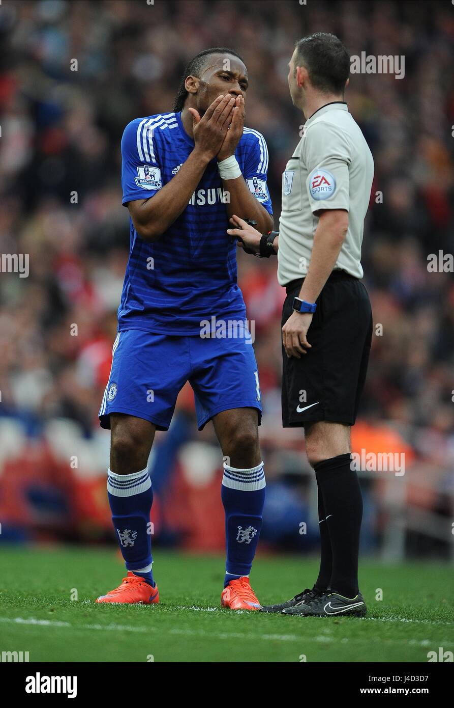 Referee michael oliver arsenal chelsea hi-res stock photography and ...