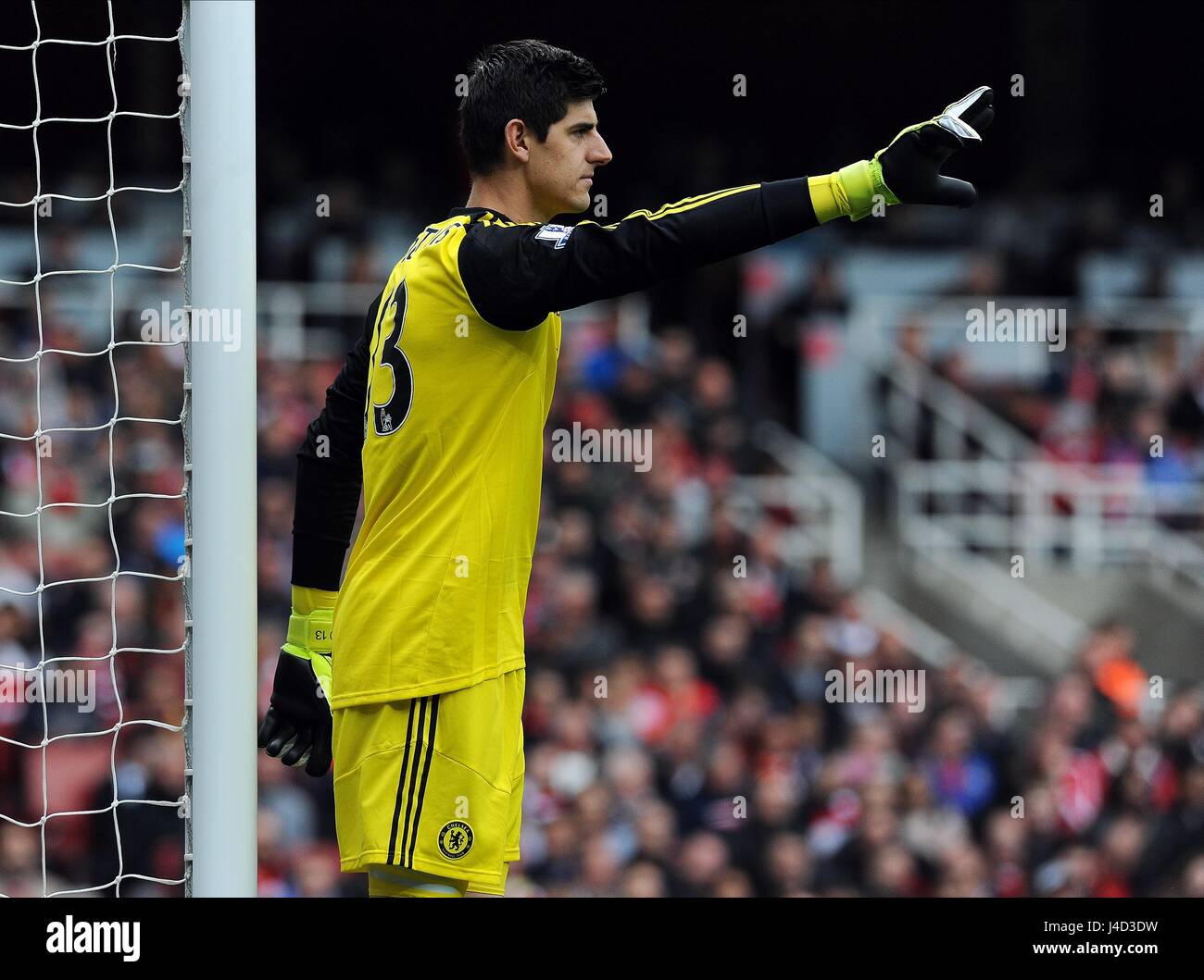 Thibaut courtois chelsea goalkeeper hi-res stock photography and images ...