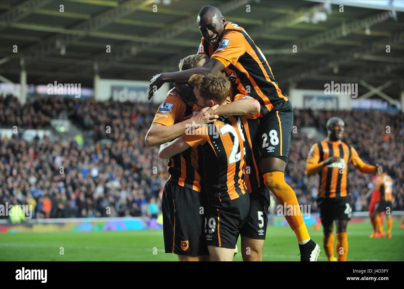 MICHAEL DAWSON CELEBRATES GOAL HULL CITY FC V LIVERPOOL FC KC STADIUM ...