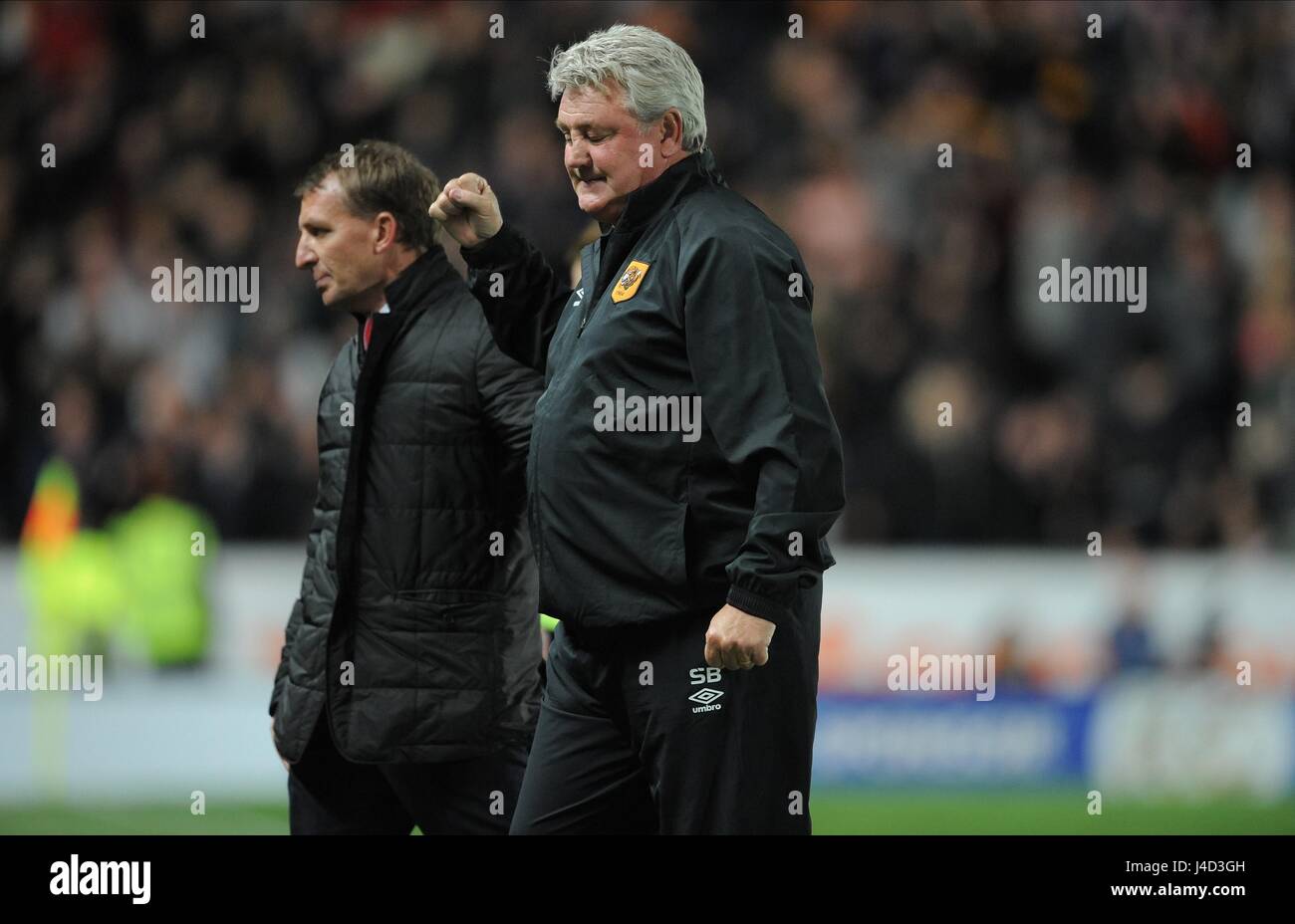 STEVE BRUCE CELEBRATES ON FINA HULL CITY FC V LIVERPOOL FC KC STADIUM ...