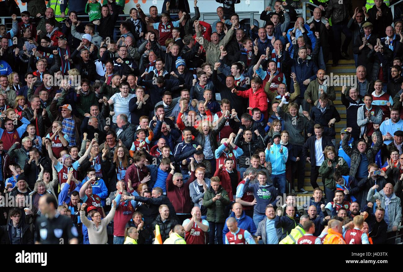 Burnley fans hi-res stock photography and images - Alamy