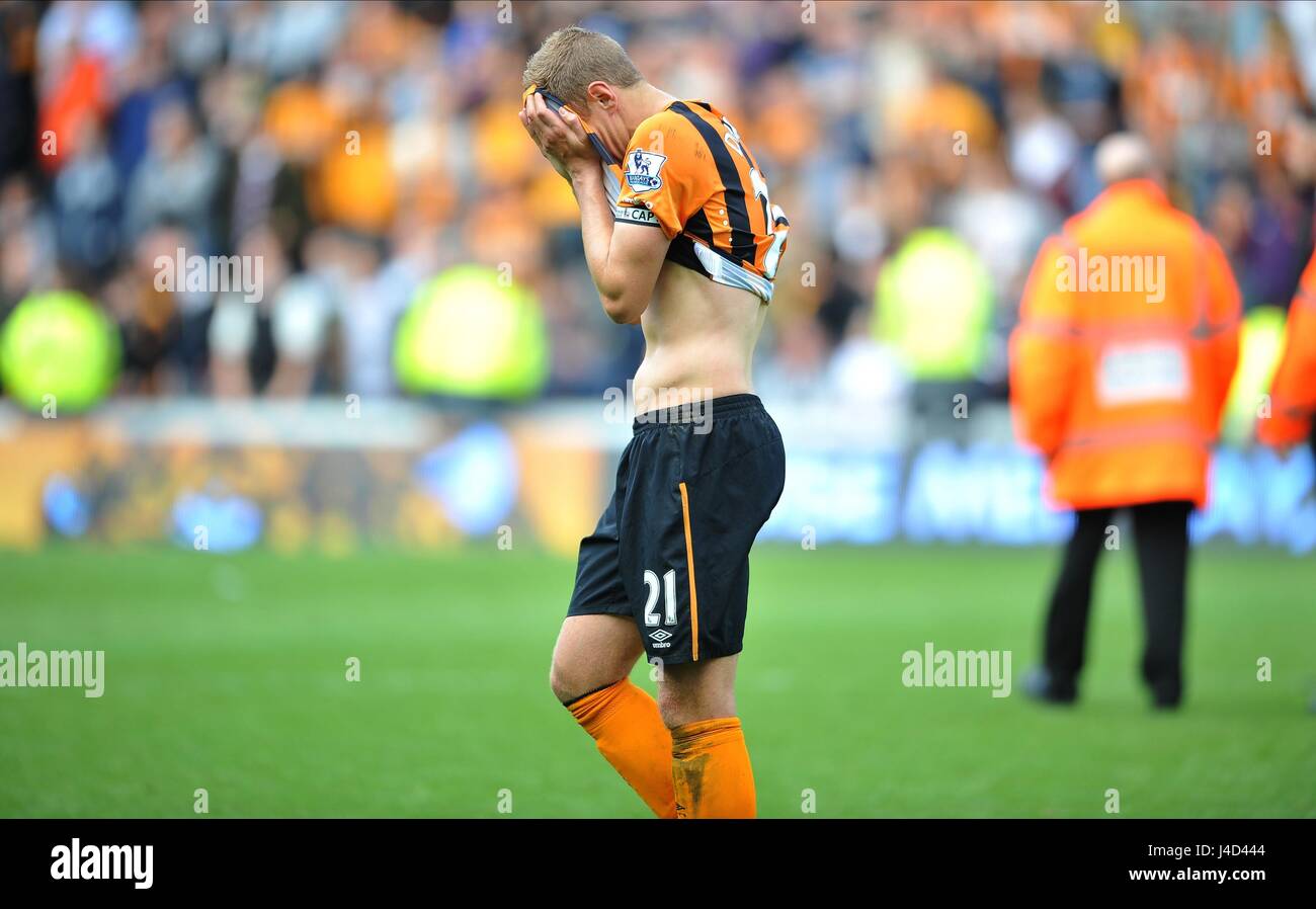 MICHAEL DAWSON CRYING AS HULL HULL CITY FC V MANCHESTER UNIT KC STADIUM ...