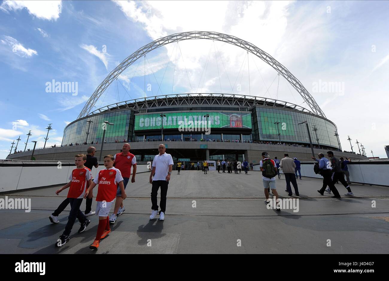 Wembley stadium fans hi-res stock photography and images - Alamy