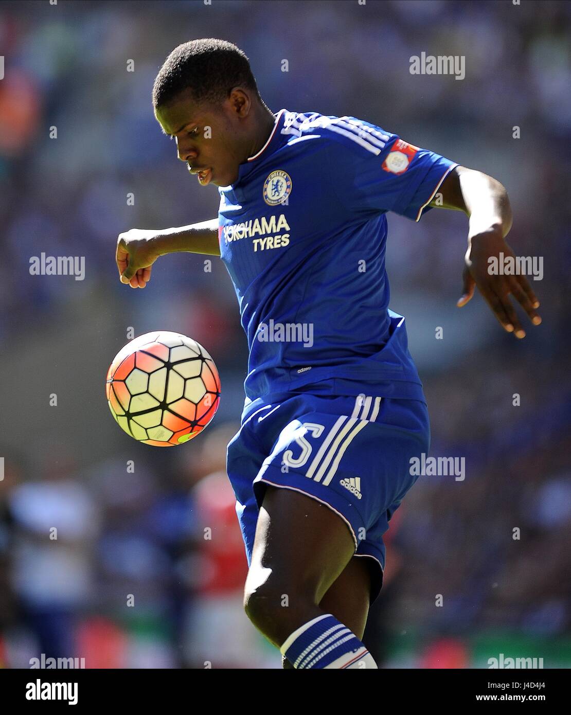 KURT ZOUMA OF CHELSEA ARSENAL V CHELSEA WEMBLEY STADIUM LONDON ENGLAND ...