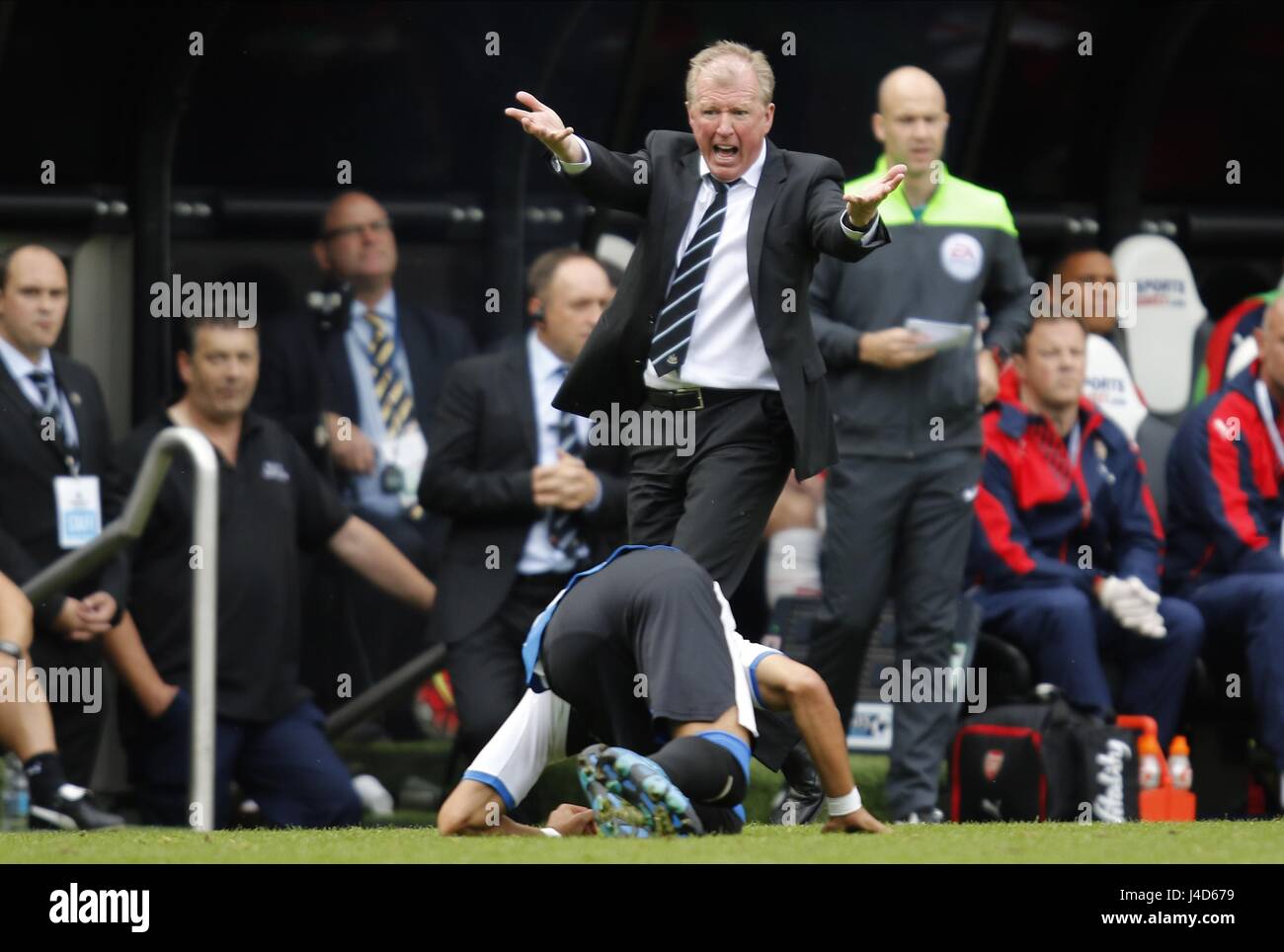 Newcastle united fc arsenal fc premier league hi-res stock photography ...