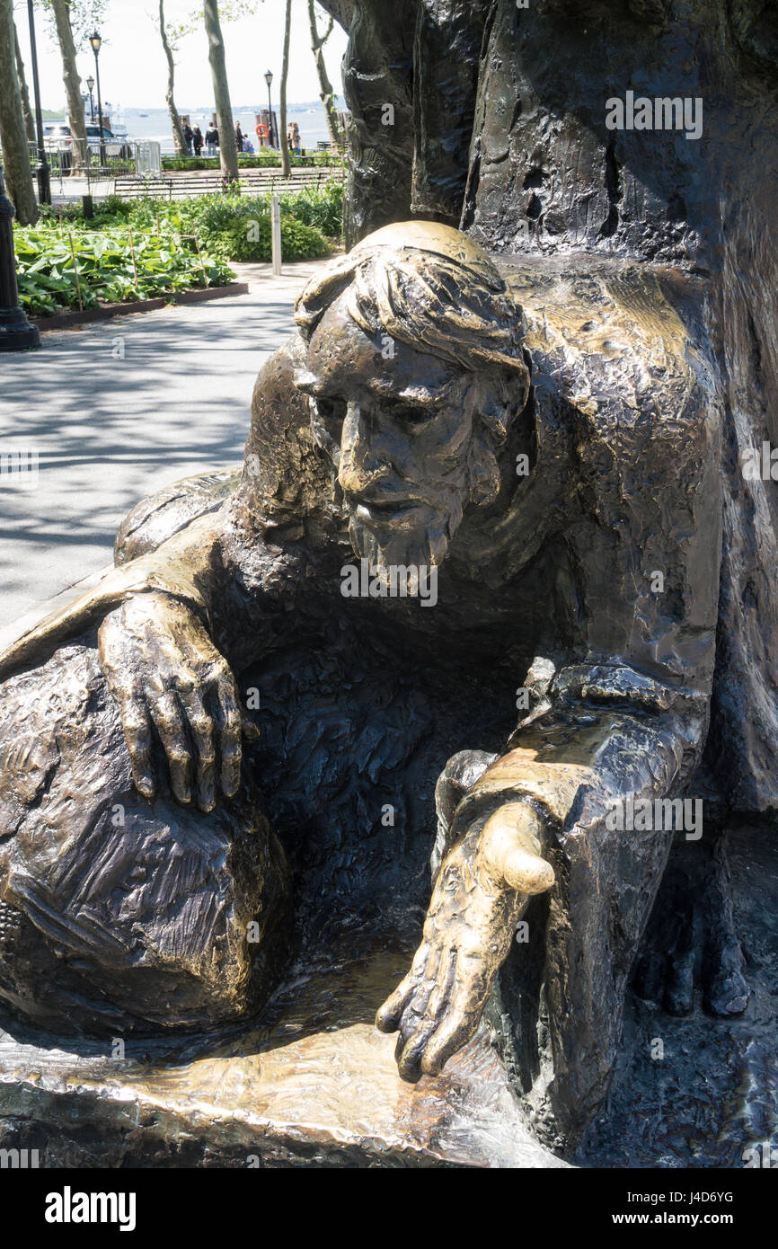 Battery park new york statue hi-res stock photography and images - Alamy