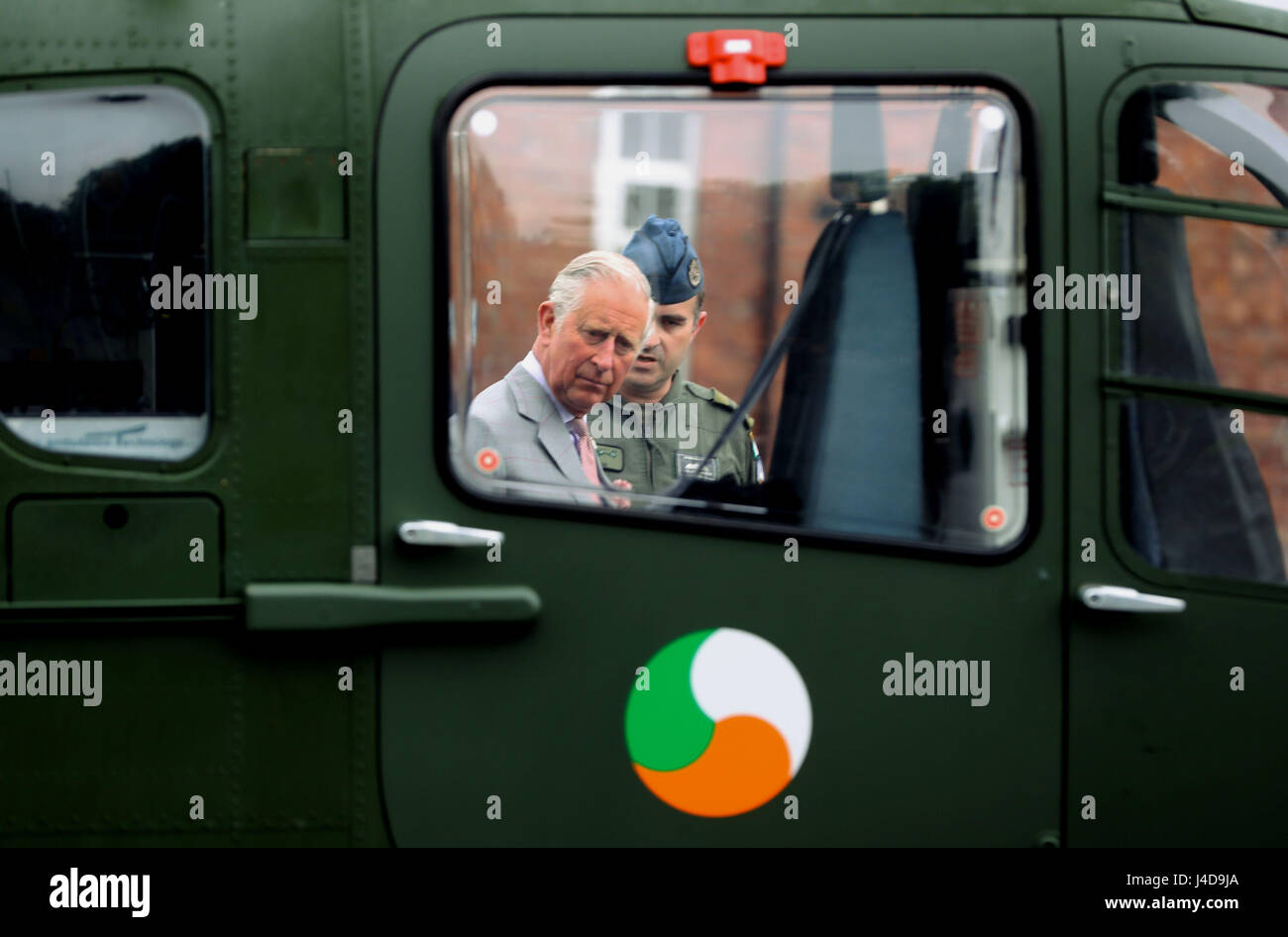 The Prince of Wales visits The Irish Defence Forces / UN Training ...