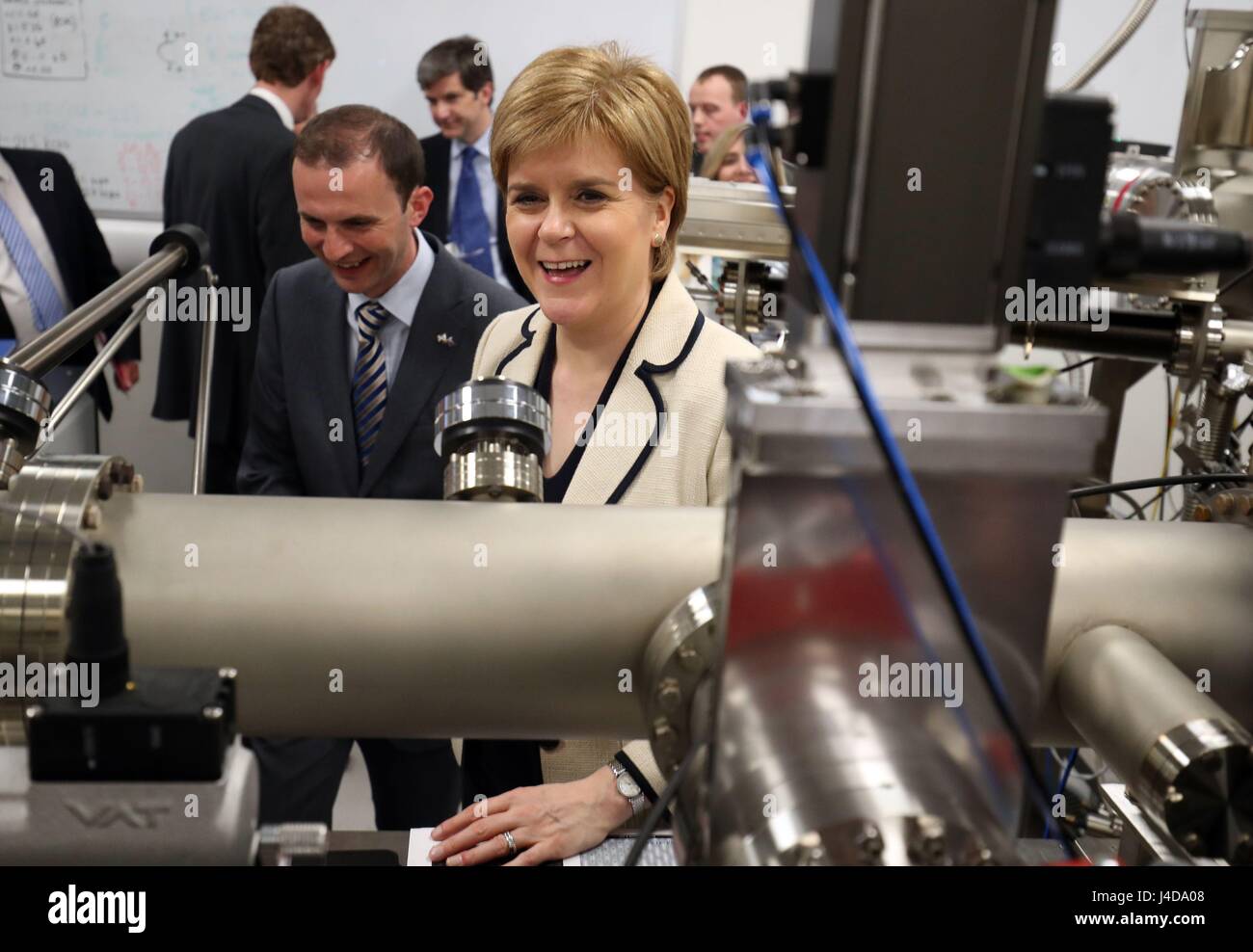 Molecular beam epitaxy machine hi-res stock photography and images - Alamy