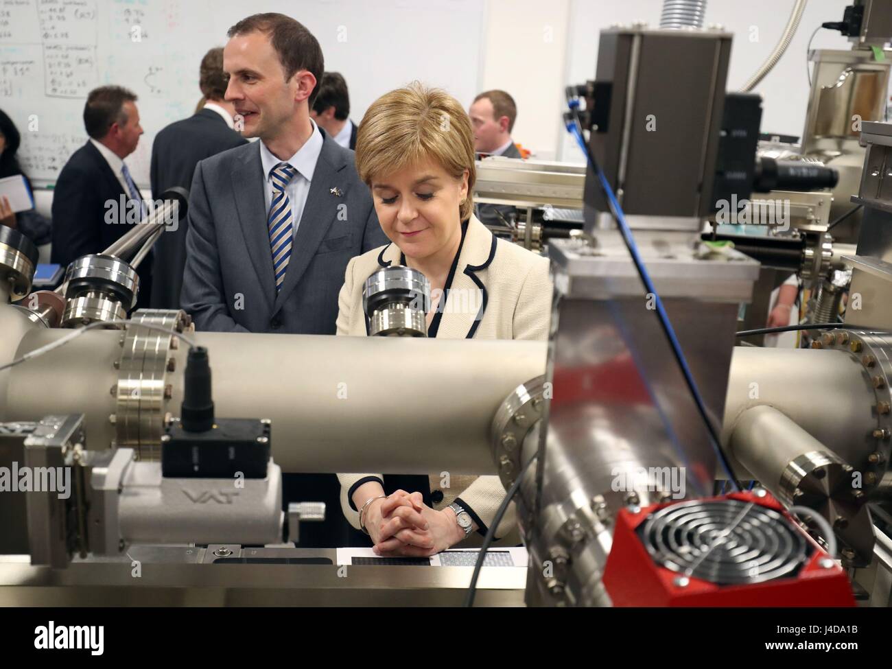 Molecular beam epitaxy machine hi-res stock photography and images - Alamy