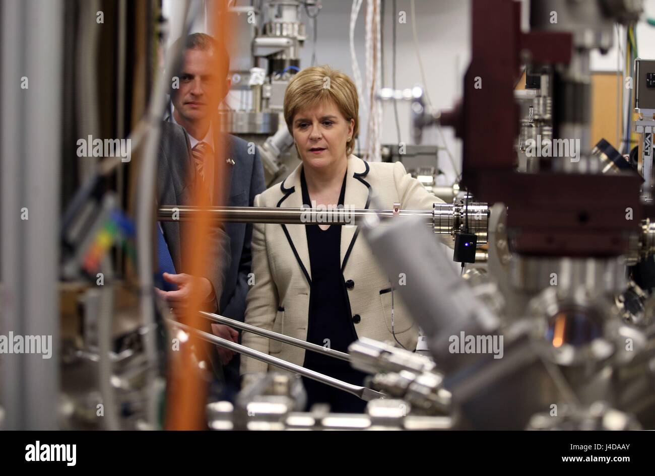 Molecular beam epitaxy machine hi-res stock photography and images - Alamy