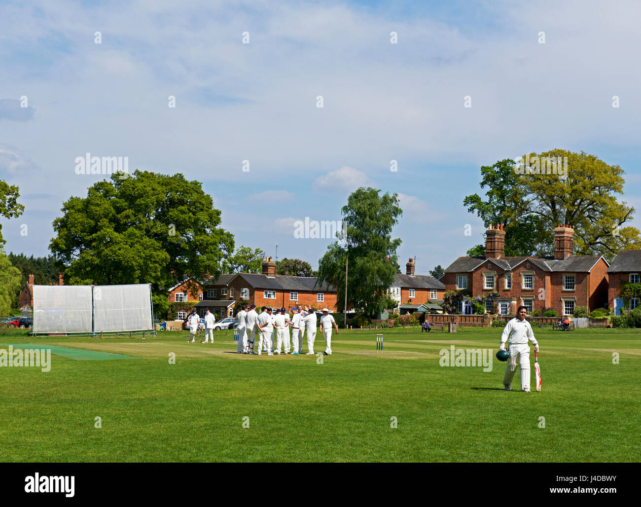 Village cricket uk hi-res stock photography and images - Alamy